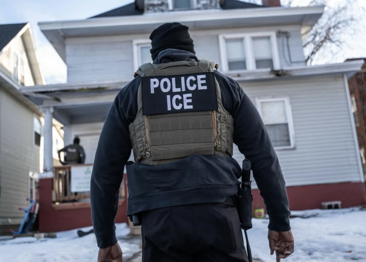 Local teen thwarts home robbery by man dressed as ICE agent - Odd News